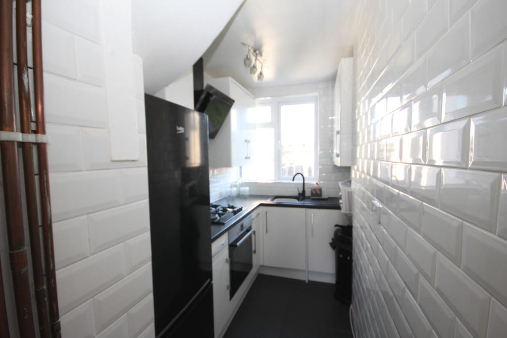 Willow Way, Luton, LU3 3 bed terraced house - £1,200 pcm (£277 pw)