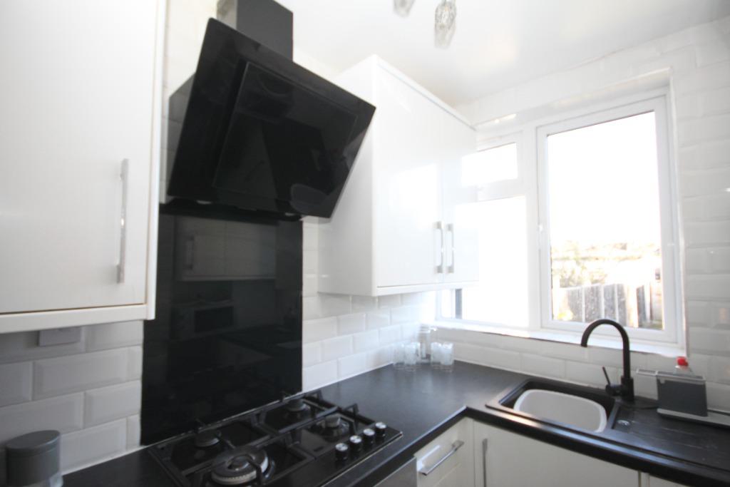 Willow Way, Luton, LU3 3 bed terraced house - £1,200 pcm (£277 pw)