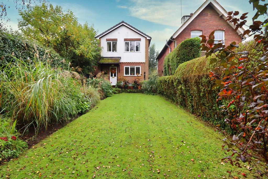 Copse Road, Haslemere 4 bed detached house - £585,000
