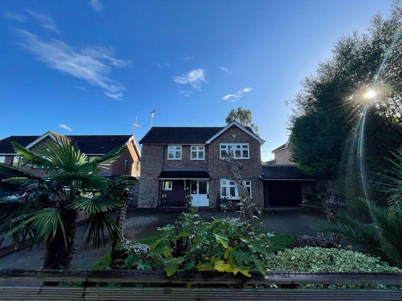Allum Lane, Elstree, WD6 3NE 4 bed detached house - £1,275,000