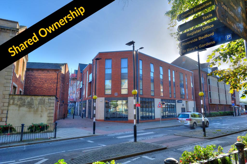 Merchant Place, Bedford... 2 bed penthouse - £98,000