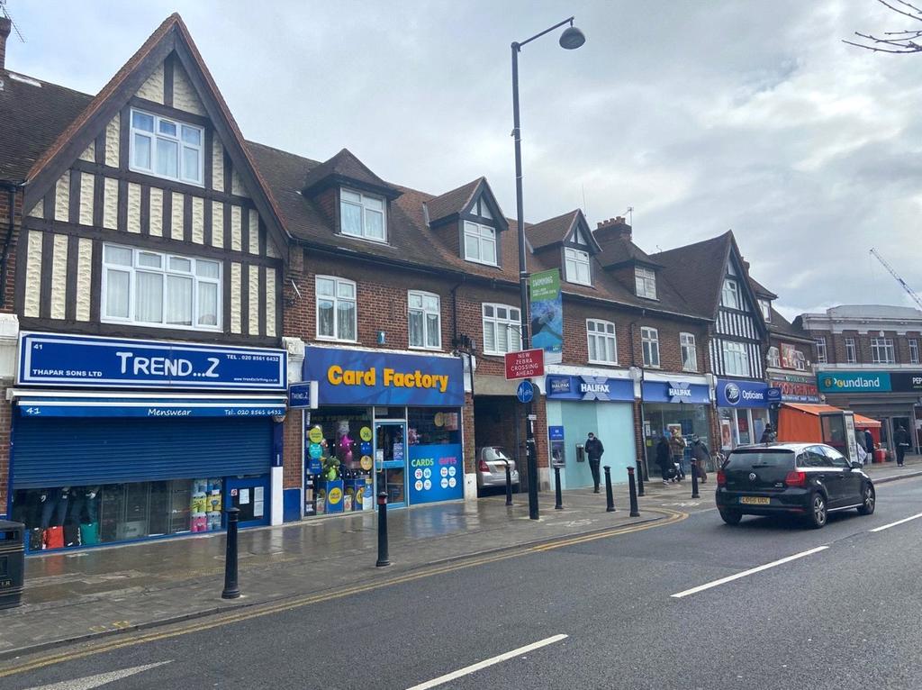 Station Road, Hayes, Middlesex, UB3 3 bed apartment - £250,000