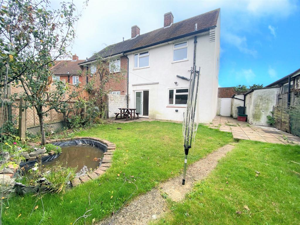 Hounslow, TW4 3 bed semi-detached house - £1,675 pcm (£387 pw)