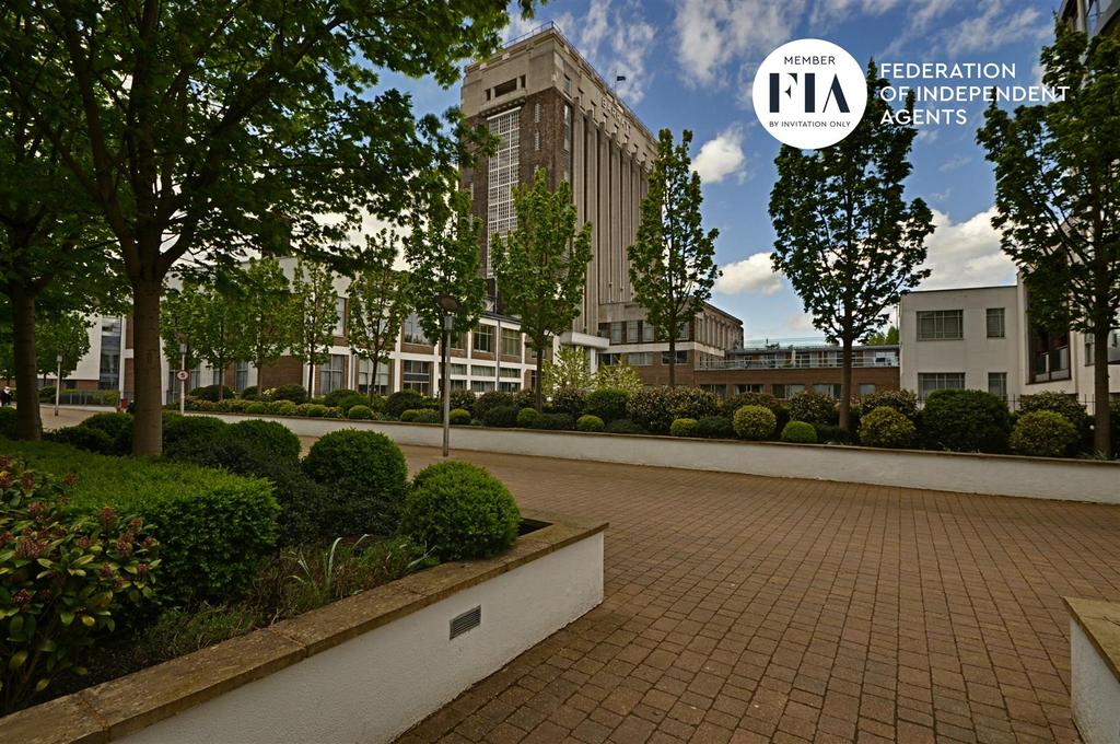 Wallis House, Great West Quarter... 1 bed apartment - £1,650 pcm (£381 pw)