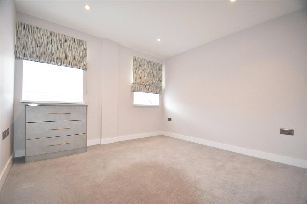 Truscon House, 11 Station Road... 2 bed apartment - £1,700 pcm (£392 pw)