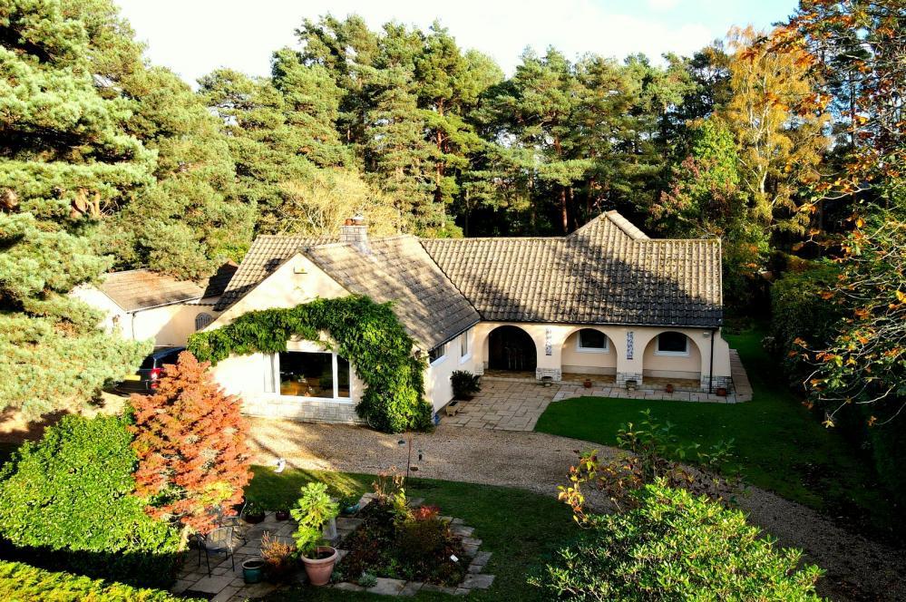Avon Avenue, BH24 2BH 4 bed detached bungalow - £1,250,000