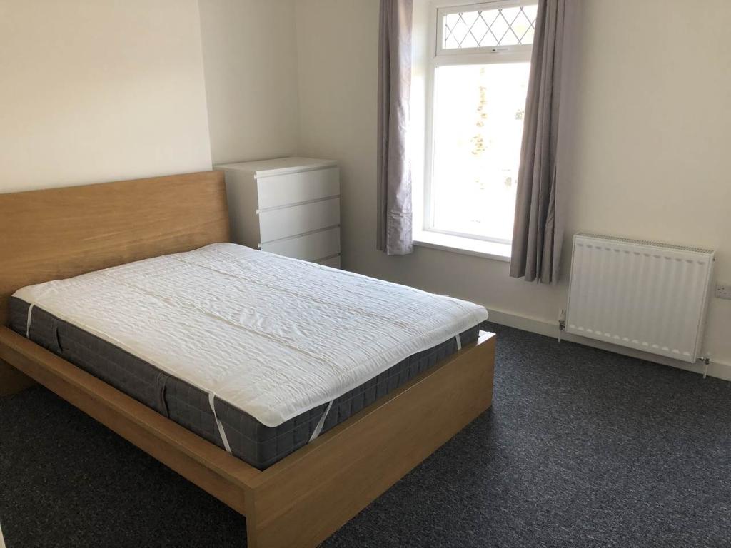 Hirwain Street, Cathays, 4 bed house - £1,360 pcm (£314 pw)