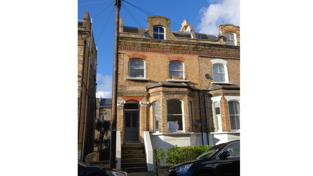 Oberstein Road, London 1 bed flat - £1,650 pcm (£381 pw)