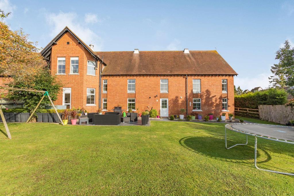 Tredington, Tewkesbury... 5 bed semi-detached house - £775,000