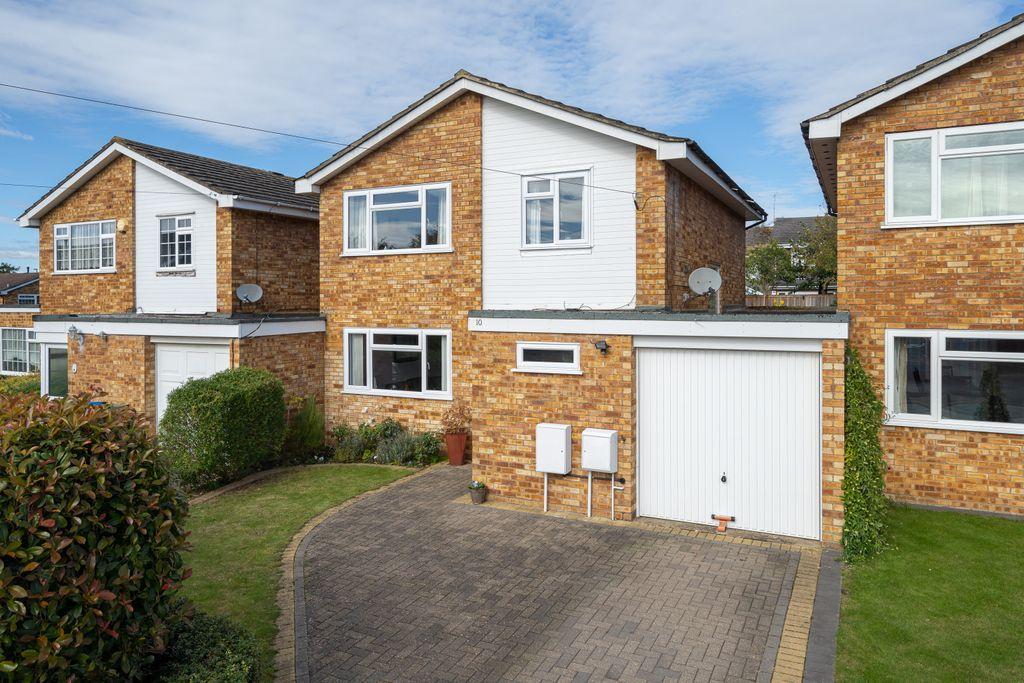 Copthorn Close, Maidenhead SL6 3PN 3 bed detached house - £575,000