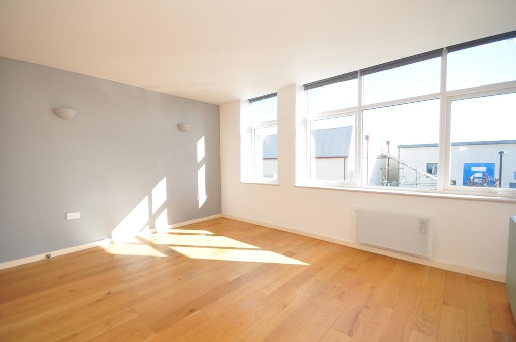 Waddon House 283 Stafford Road CR0 1 bed apartment - £1,000 pcm (£231 pw)
