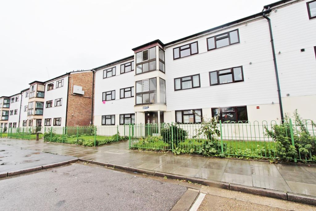 Hamilton Close, London, N17 3 bed flat - £329,995