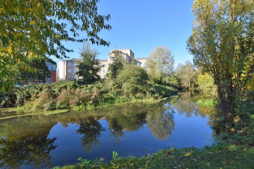 Rotary Way, Colchester, CO3 LJ 2 bed apartment - £210,000