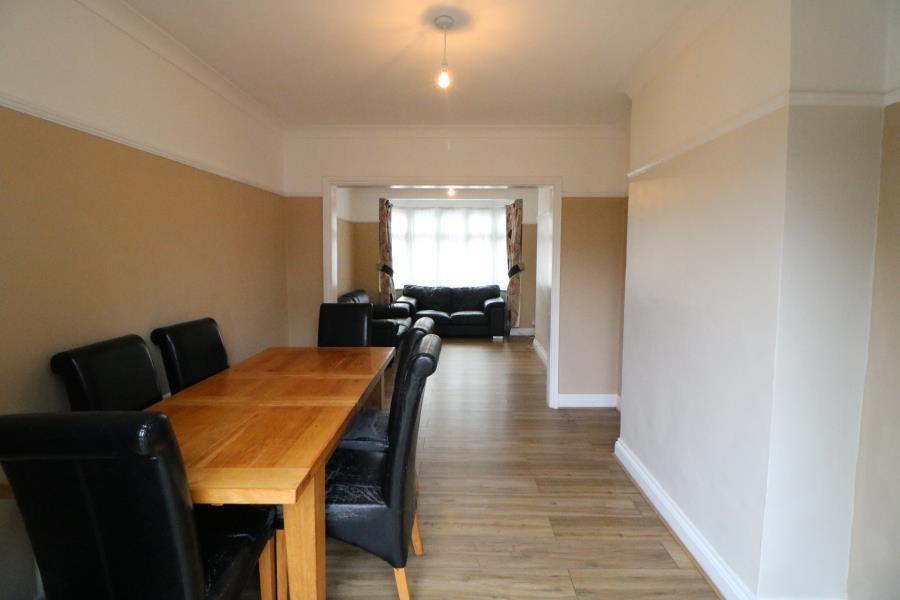 Trinity Lane, Waltham Cross, EN8 3 bed terraced house - £1,595 pcm (£ ...