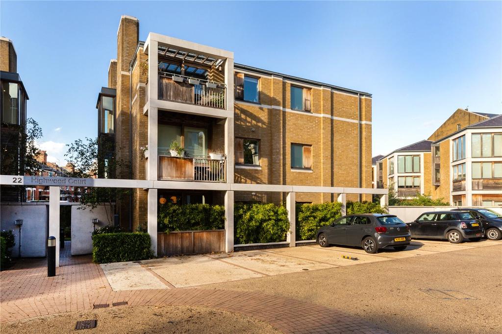 Highwood Court, 22 Highbury Crescent... 2 bed apartment - £750,000