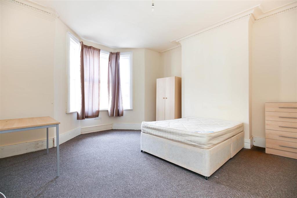 Forsyth Road, Jesmond, Newcastle Upon... 2 bed flat - £750 pcm (£173 pw)