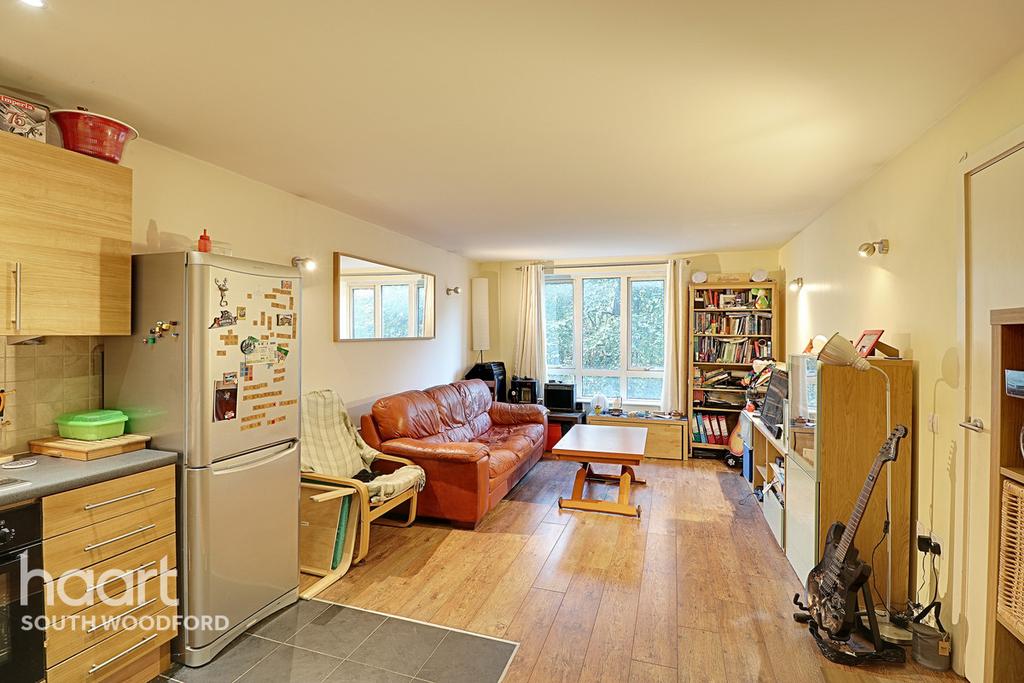 High Road, South Woodford, London, E18 1 bed flat - £280,000