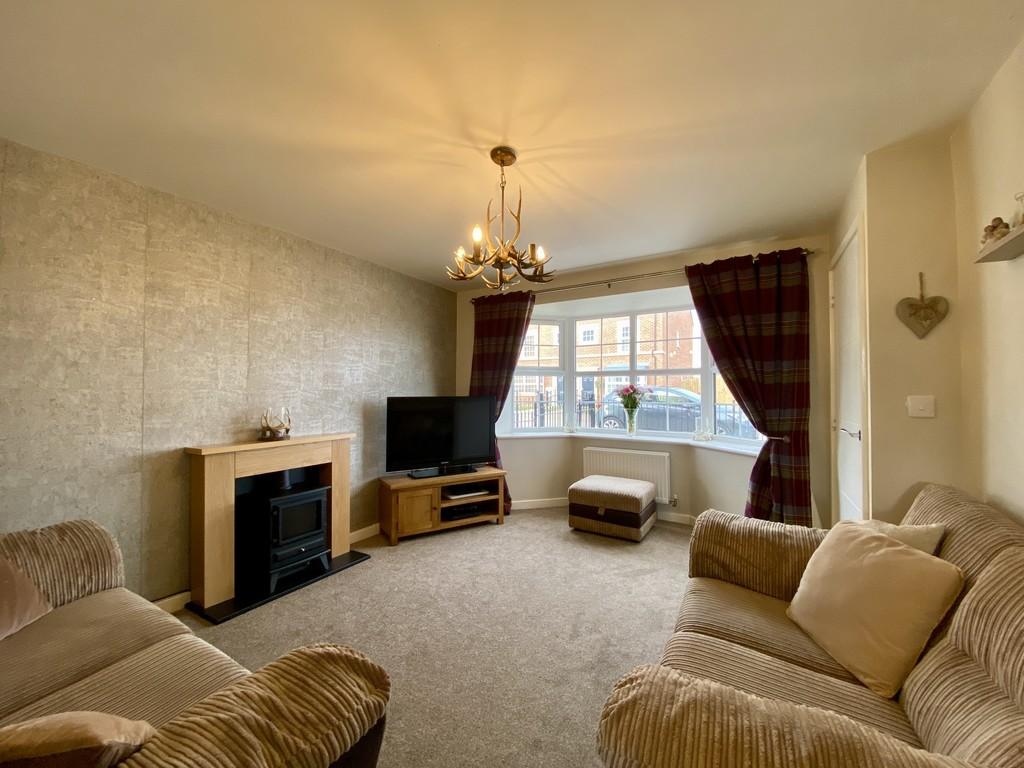 Ashlar Drive, Middle Deepdale, Scarborough 4 bed terraced house - £210,000