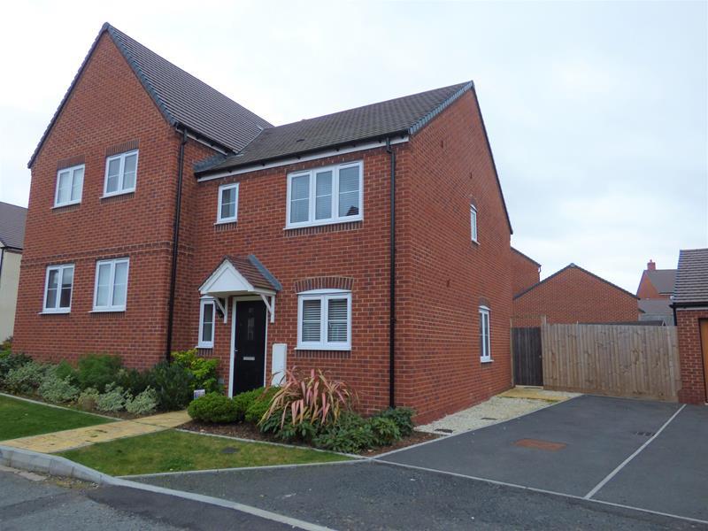Kingston Close, Malvern, WR13 6LZ 2 bed semi-detached house - £275,000