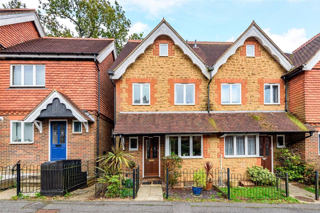 Fernhurst, Haslemere, GU27 3 bed terraced house - £395,000