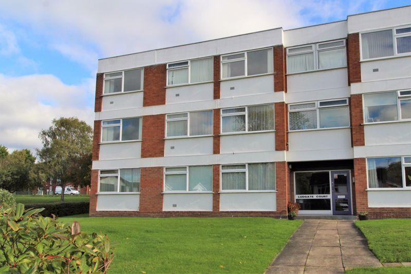 Camborne Road, Walsall, WS5 3JA 2 bed flat - £140,000