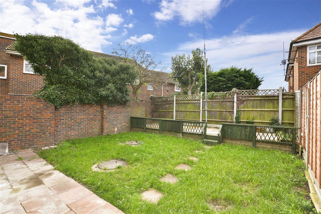 Heron Way, Lower Stoke, Rochester, Kent 3 bed end of terrace house - £ ...