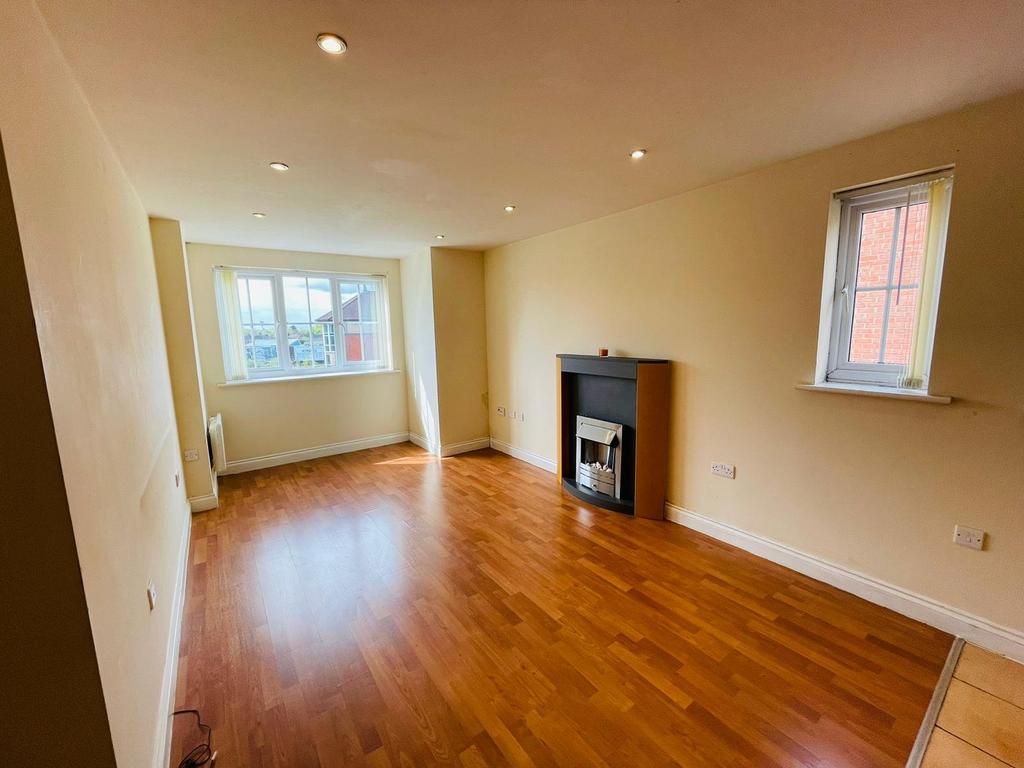 Hyde Road, Gorton, Manchester, M12 2 bed flat - £700 pcm (£162 pw)