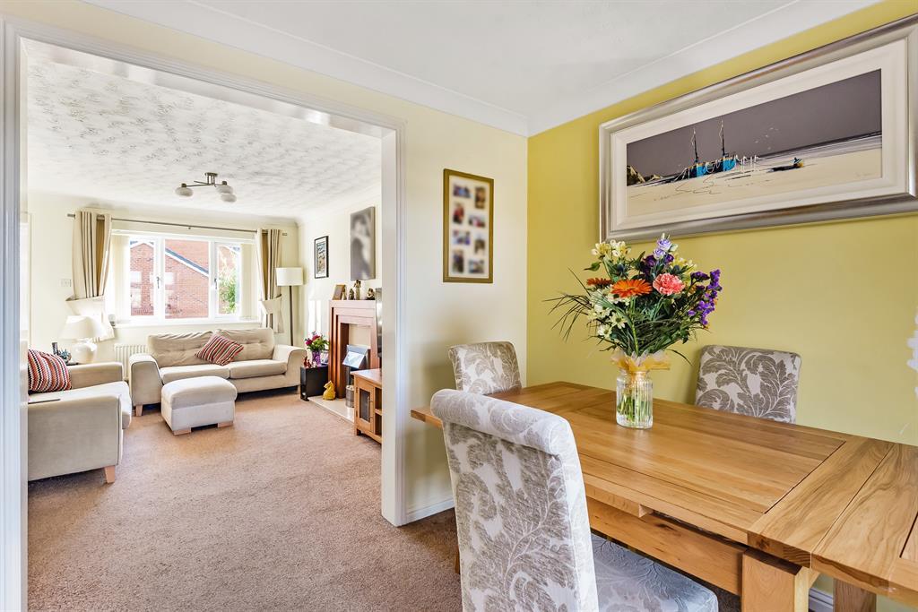 Inglefield Road, Beverley, East... 4 bed semi-detached house - £250,000