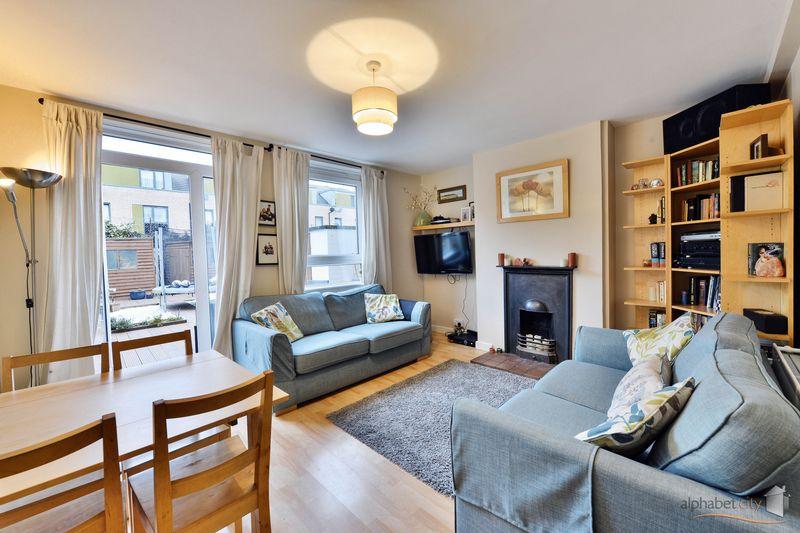 LODORE ST, POPLAR E14 2 bed maisonette - £349,995