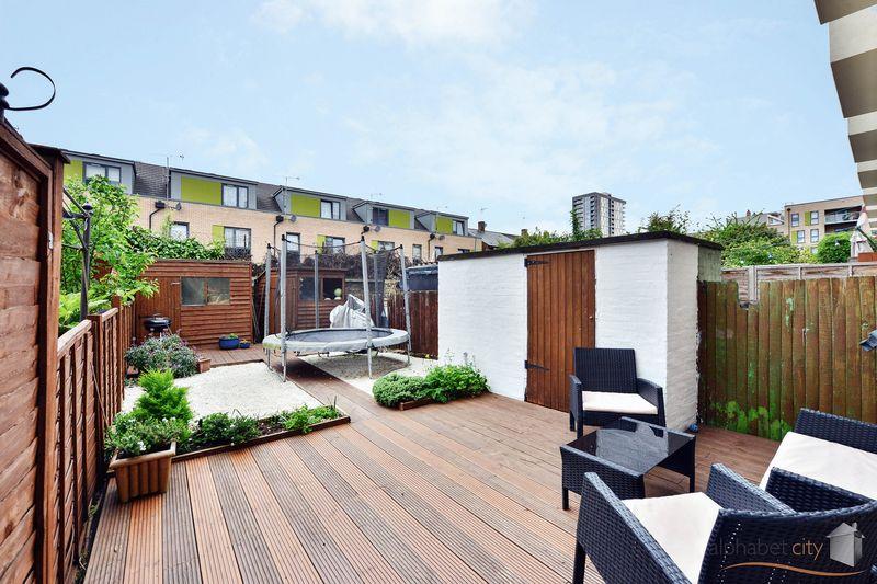 LODORE ST, POPLAR E14 2 bed maisonette - £349,995