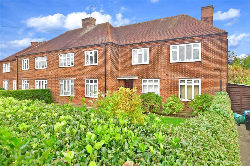 Manford Way, Chigwell, Essex 1 bed flat - £270,000