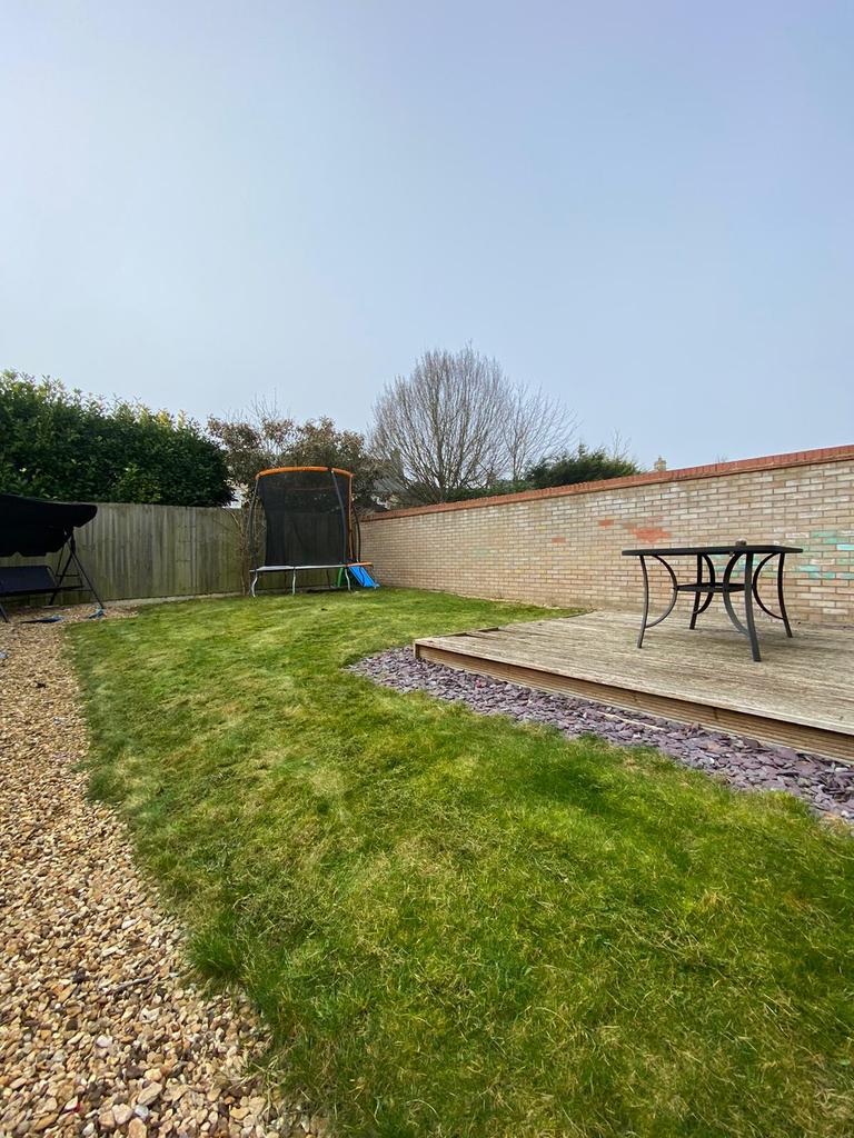 Mallory Drive, Yaxley PE7 2 bed end of terrace house - £850 pcm (£196 pw)