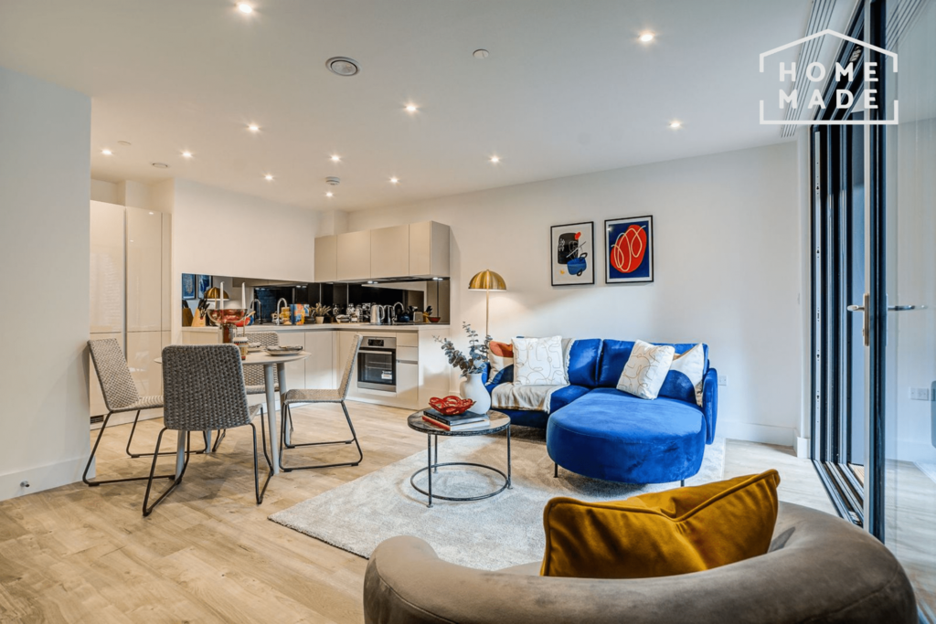 Fairfield Avenue, Staines, TW18 1 bed flat - £1,400 pcm (£323 pw)