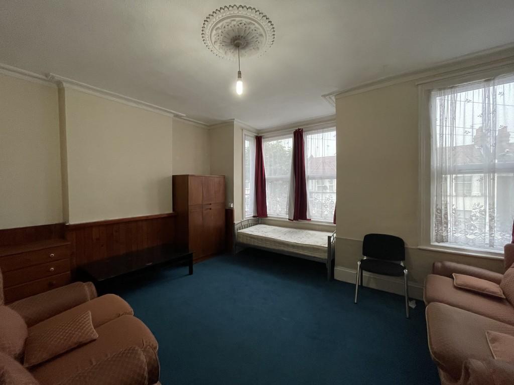 London Road, Wembley, HA9 7HG 2 bed semi-detached house - £1,450 pcm (£ ...