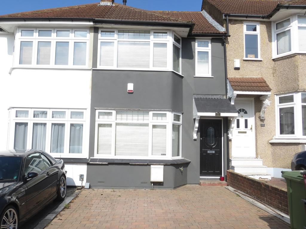 Somerset Avenue, Welling, DA16 2 bed semi-detached house - £1,400 pcm ...