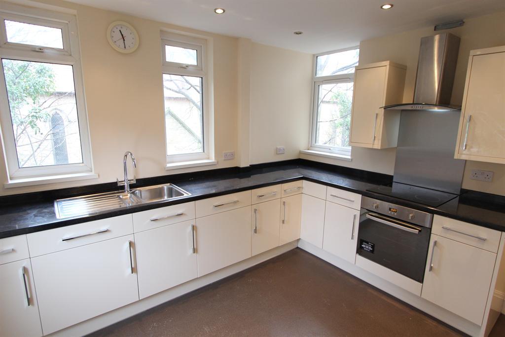 Brocco Bank, Sheffield, S11 8RQ 2 bed flat - £775 pcm (£179 pw)
