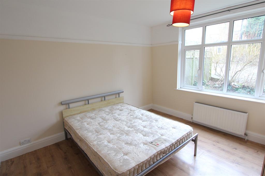 Brocco Bank, Sheffield, S11 8RQ 2 bed flat - £775 pcm (£179 pw)