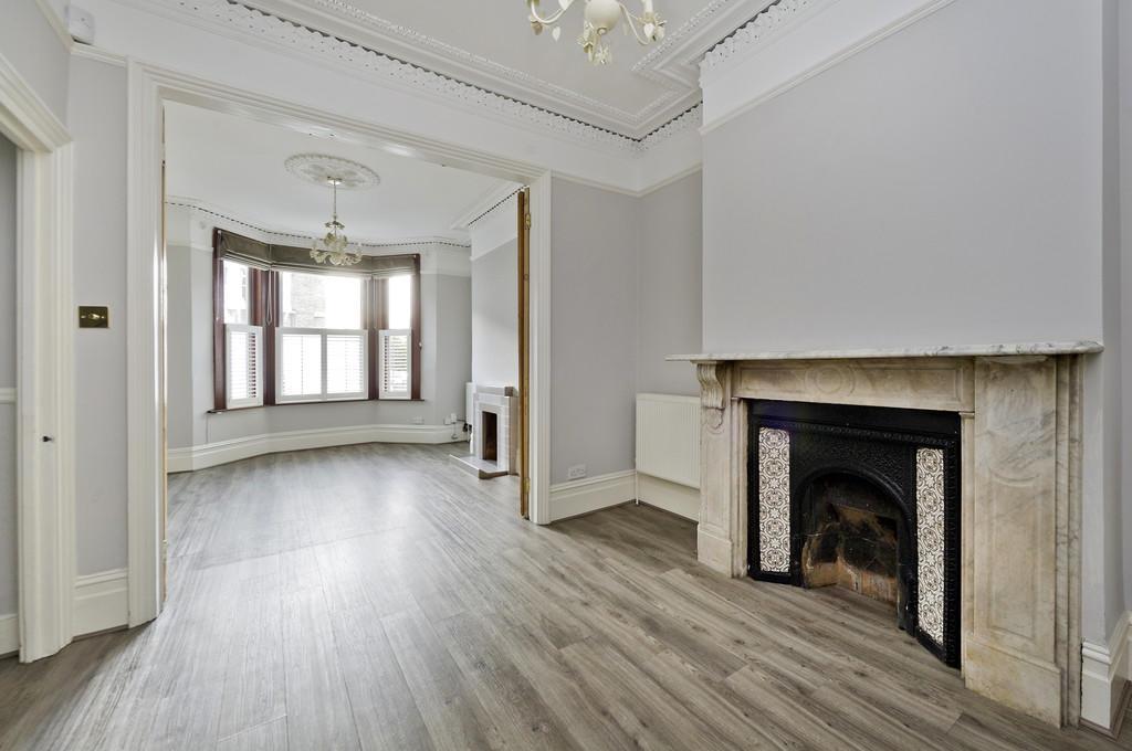 Mapesbury Road, London, NW2 4HS 5 bed detached house - £4,800 pcm (£ ...