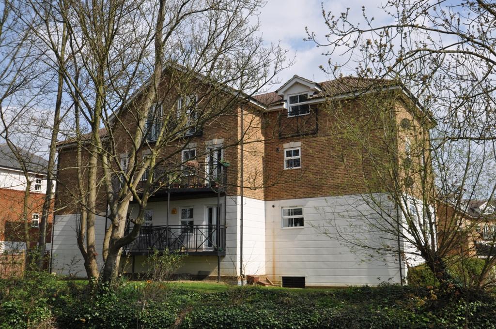 Old Mill Place, Wraysbury, TW19 5LY 2 bed apartment - £1,200 pcm (£277 pw)