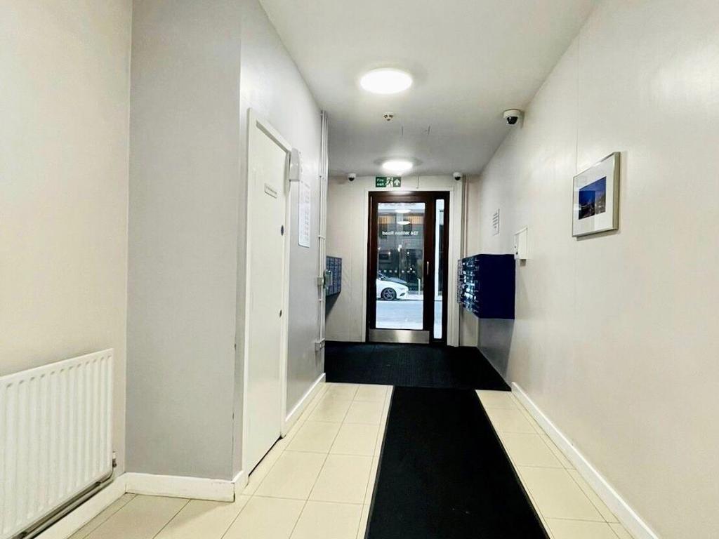 Wilton Road, Victoria, London. SW1V. 3 bed apartment - £3,467 pcm (£800 pw)