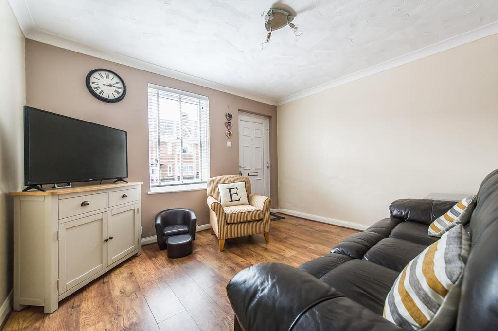 Betsham Road, Swanscombe 3 bed end of terrace house - £300,000