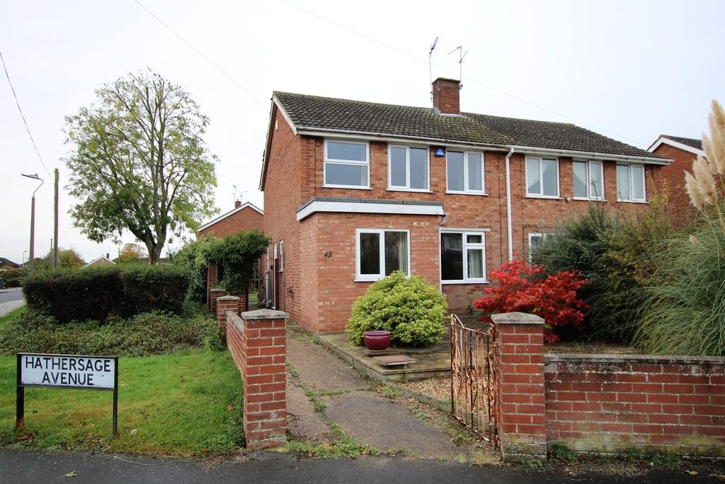 Hathersage Avenue, North Hykeham 3 bed semi-detached house - £190,000