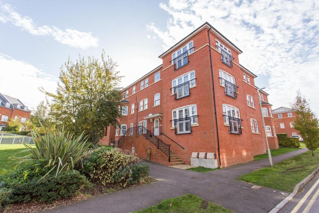George Roche Road, Canterbury 2 bed flat - £225,000