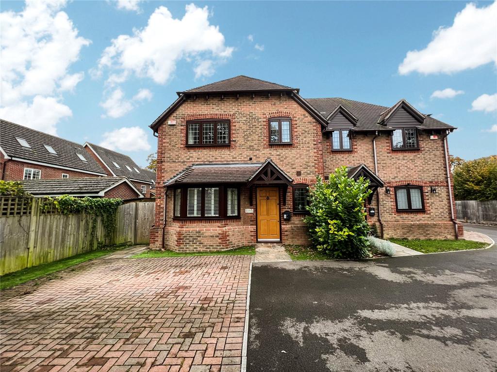 Basingstoke Road, Spencers Wood... 3 bed semi-detached house - £475,000