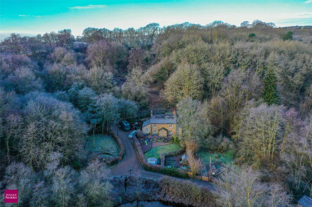 Compstall, Stockport, SK6 3 bed detached house - £750,000