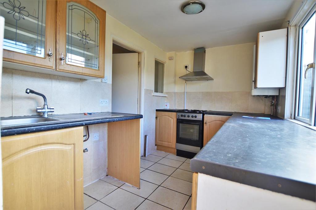 Aldborough Spur, Slough 2 bed terraced house - £325,000