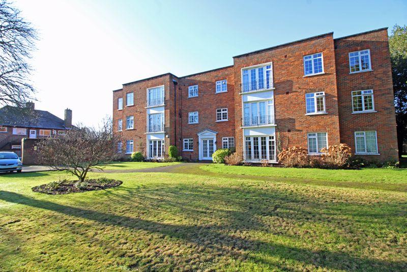 Rectory Court, Sanderstead, Surrey 2 bed apartment - £325,000