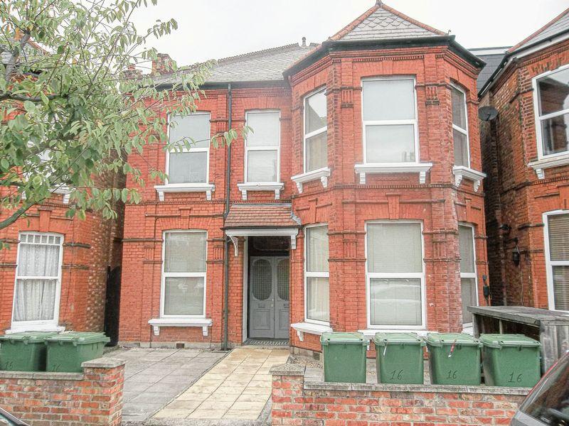 Manstone Road, Kilburn, NW2 Studio - £932 pcm (£215 pw)