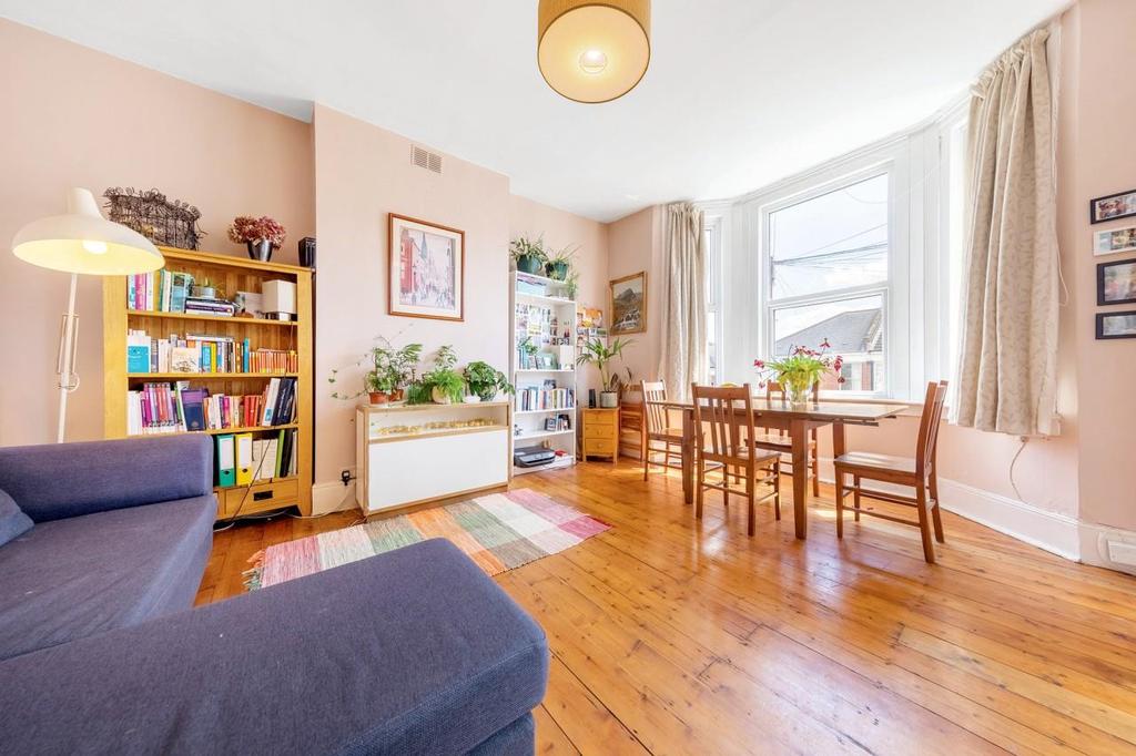 Deronda Road, SE24 2 bed flat - £450,000
