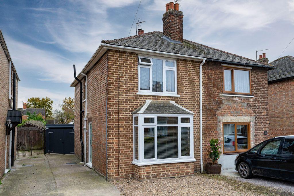 Park Avenue, Spalding PE11 1QU 3 bed semi-detached house - £215,000